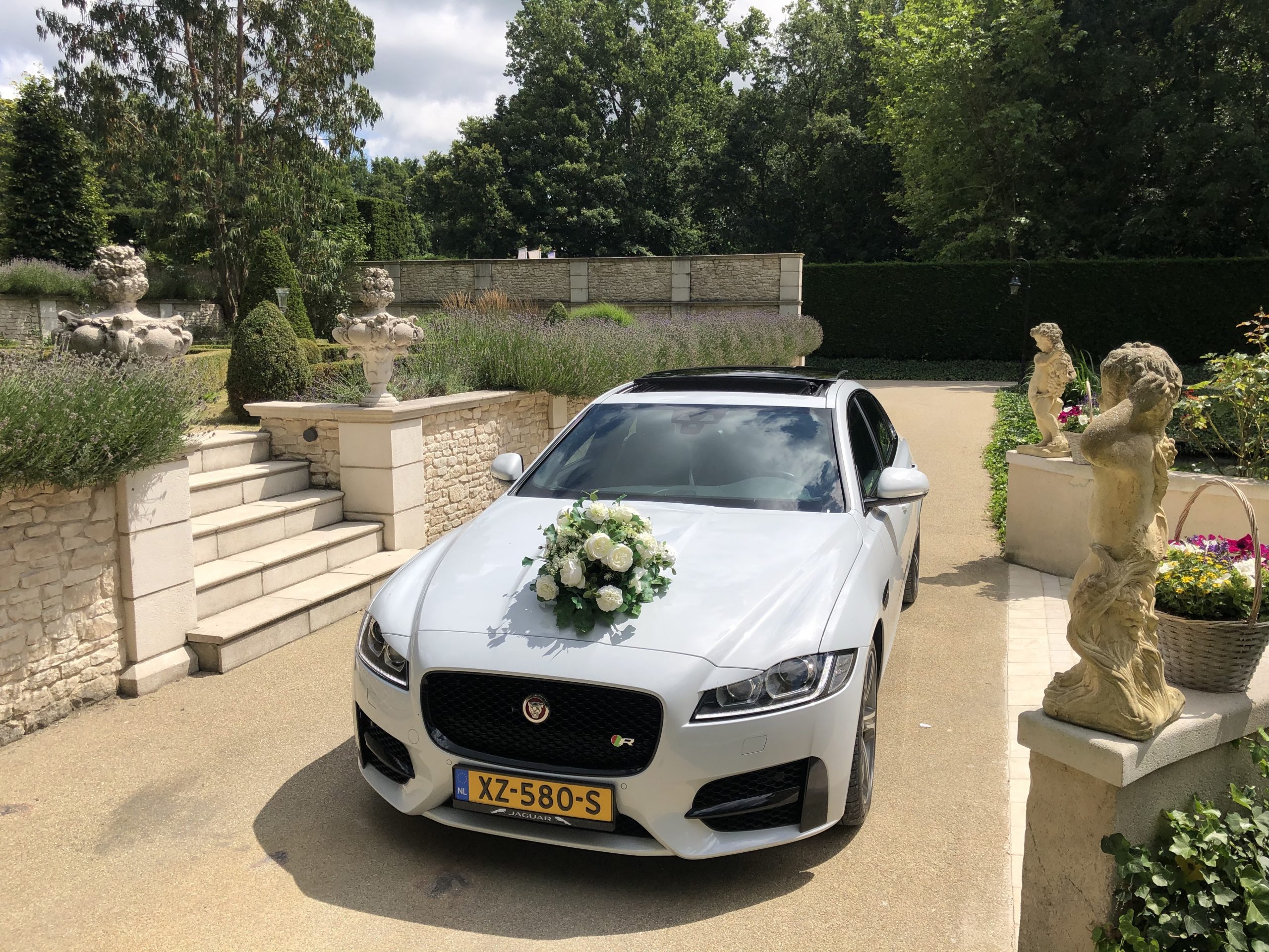 Jaguar XF-R Sport trouwauto huren in heel Nederland
