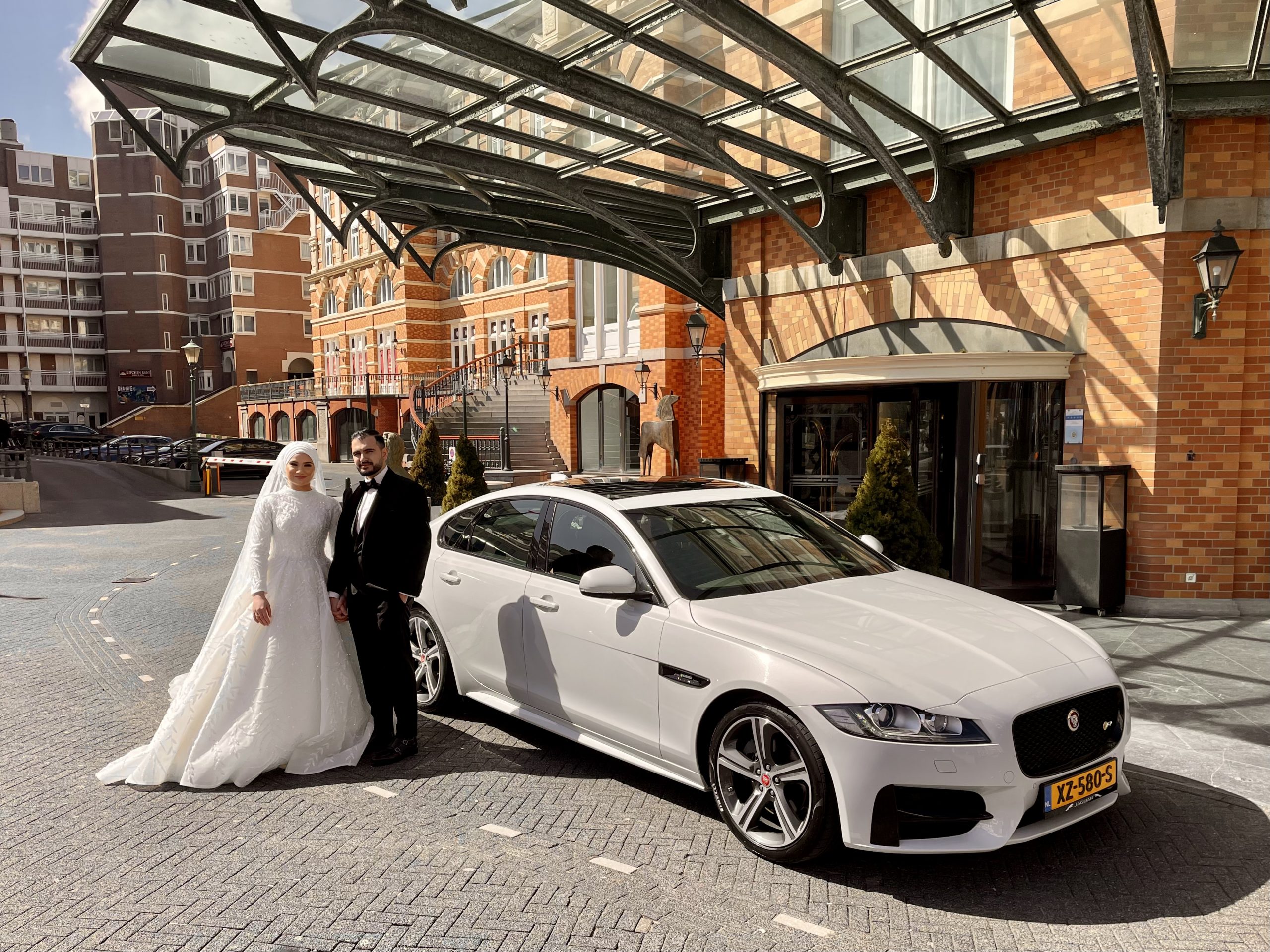 Foto's Porsche Panamera, Jaguar XF-R, Chrysler 300C trouwauto