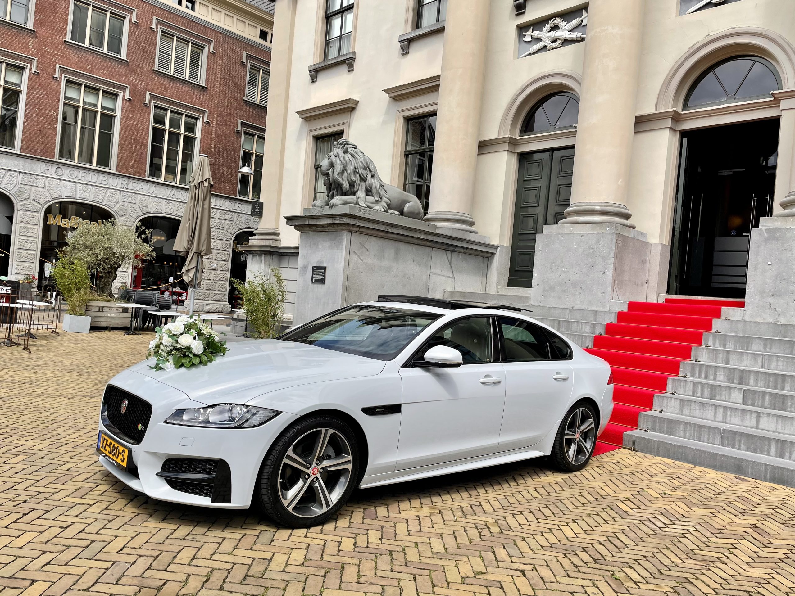 Foto's Porsche Panamera, Jaguar XF-R, Chrysler 300C trouwauto