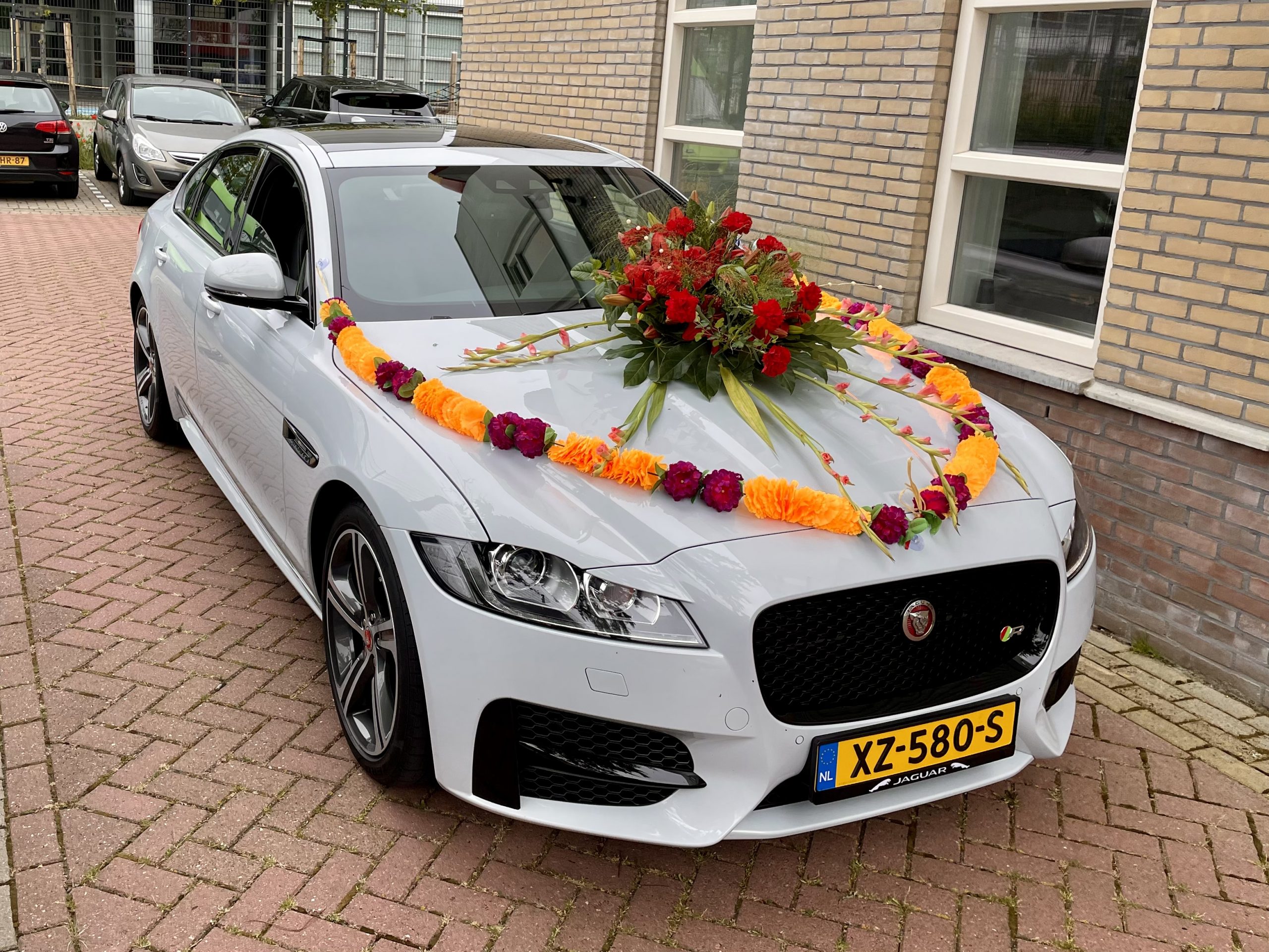 Foto's Porsche Panamera, Jaguar XF-R, Chrysler 300C trouwauto