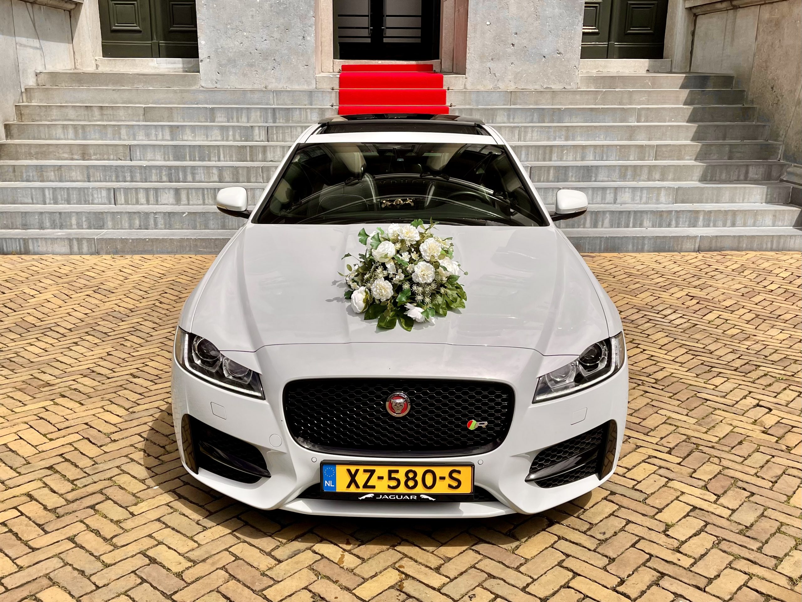 Foto's Porsche Panamera, Jaguar XF-R, Chrysler 300C trouwauto