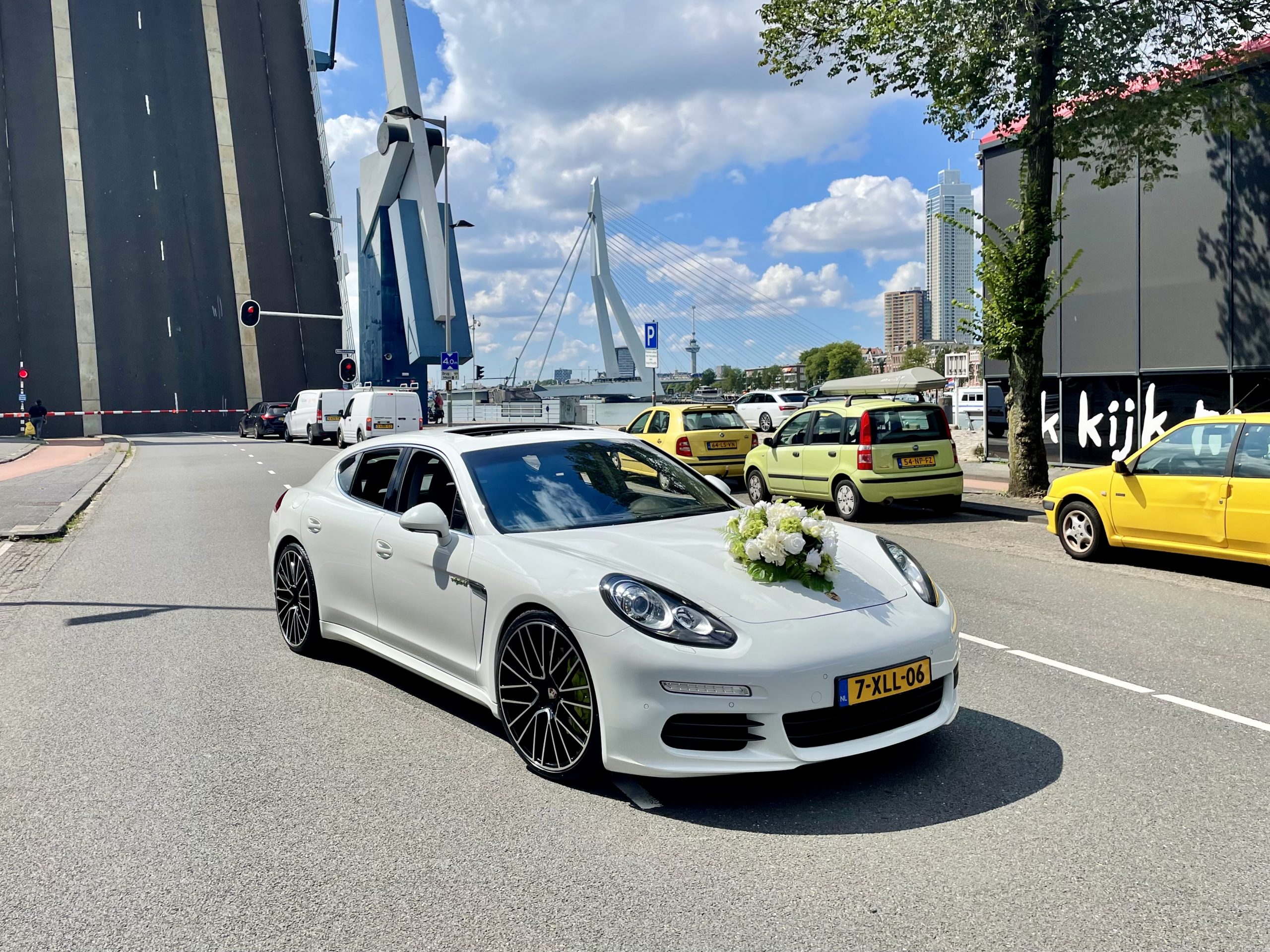 Foto's Porsche Panamera, Jaguar XF-R, Chrysler 300C trouwauto